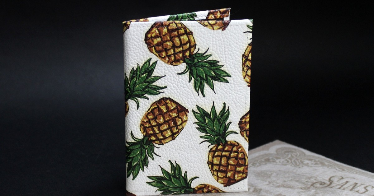 Купить обложку с ананасами - кожаные аксессуары в Минске с досьавкйо по ...